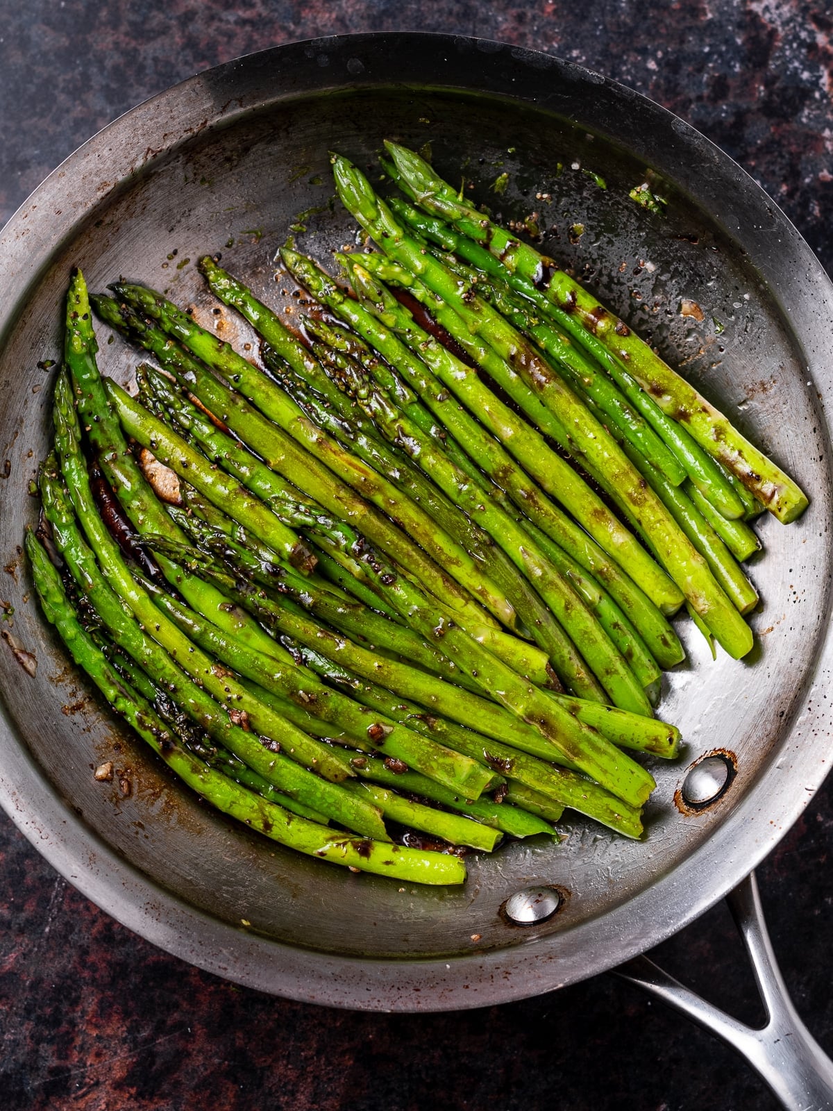 Balsamic Asparagus Recipe (the best way to cook asparagus!)