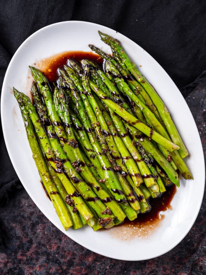Balsamic Asparagus Recipe (the best way to cook asparagus!)