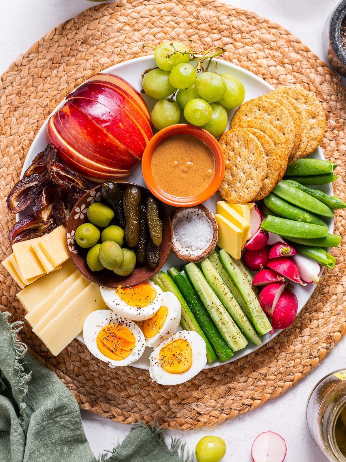A Dietitian's Guide to the Ultimate Snack Plate (+ free PDF!)