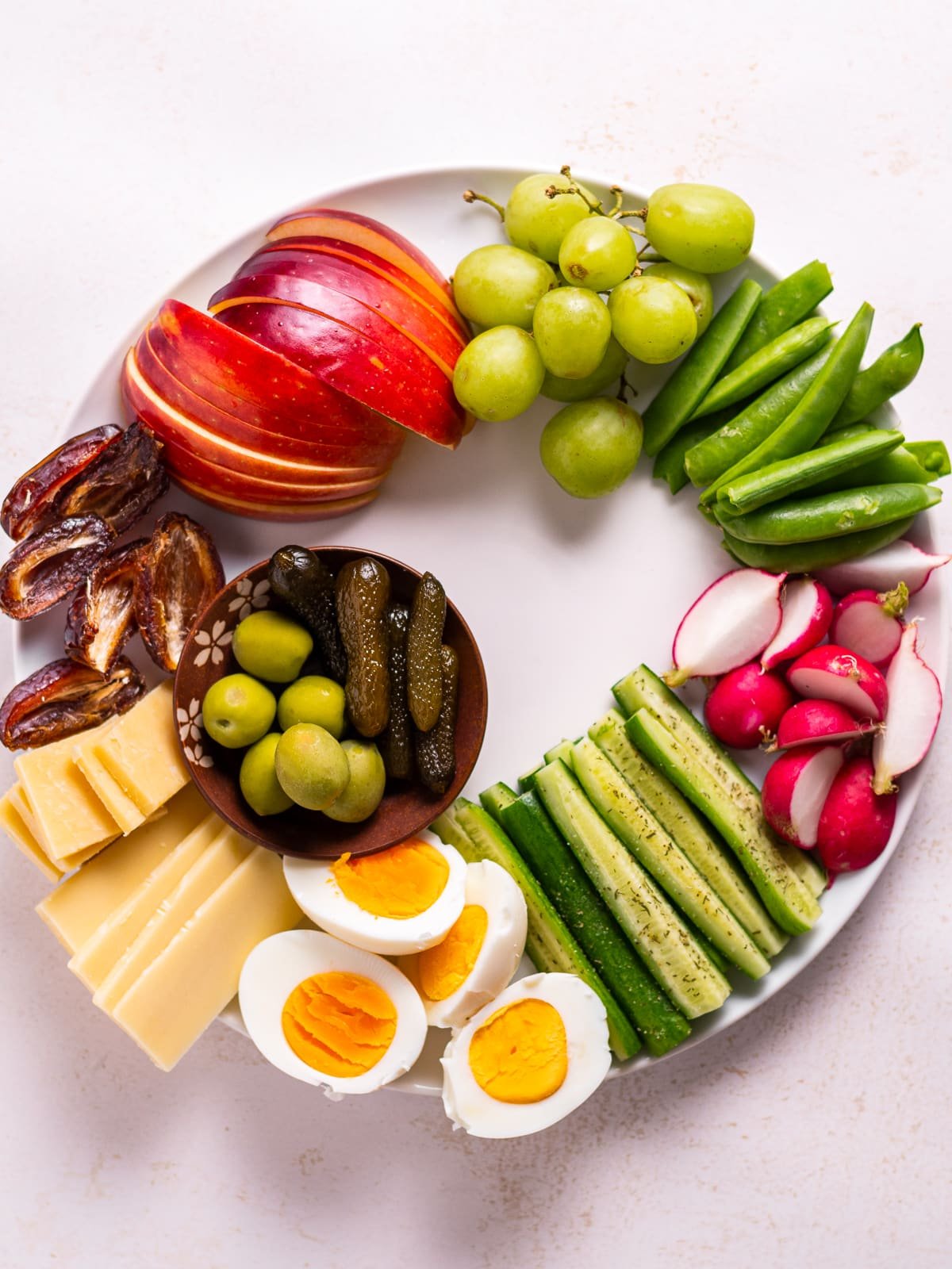 A Dietitian's Guide to the Ultimate Snack Plate (+ free PDF!)