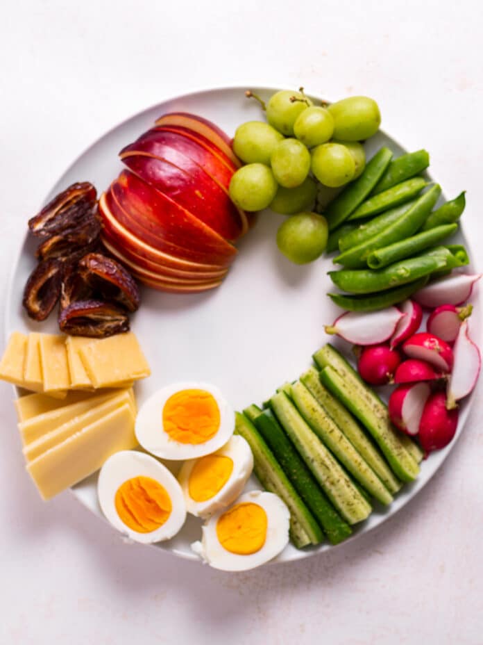 A Dietitian's Guide to the Ultimate Snack Plate (+ free PDF!)