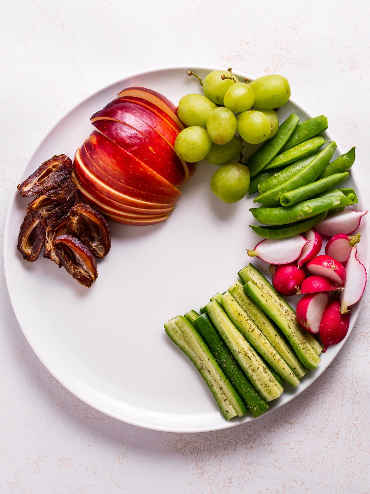 A Dietitian's Guide to the Ultimate Snack Plate (+ free PDF!)