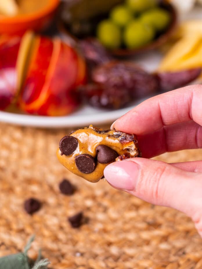 A Dietitian's Guide to the Ultimate Snack Plate (+ free PDF!)
